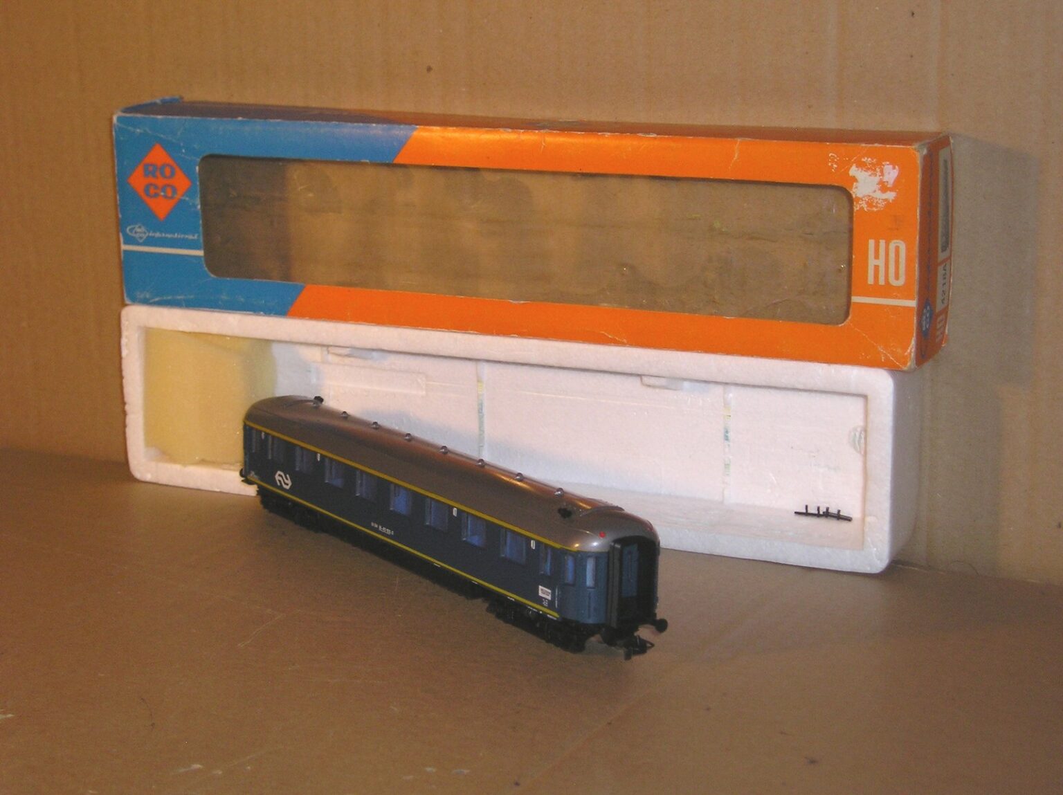 EC0795 Roco 4218A? Netherlands NS first class coach, DMU/EMU ...