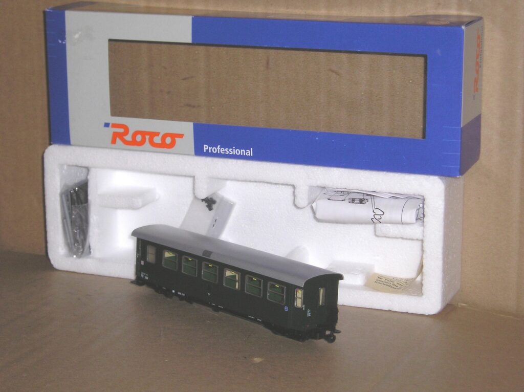 NG0030 “HOe” Roco 34024 Austria OBB B4ip/s passenger coach #3104 ...
