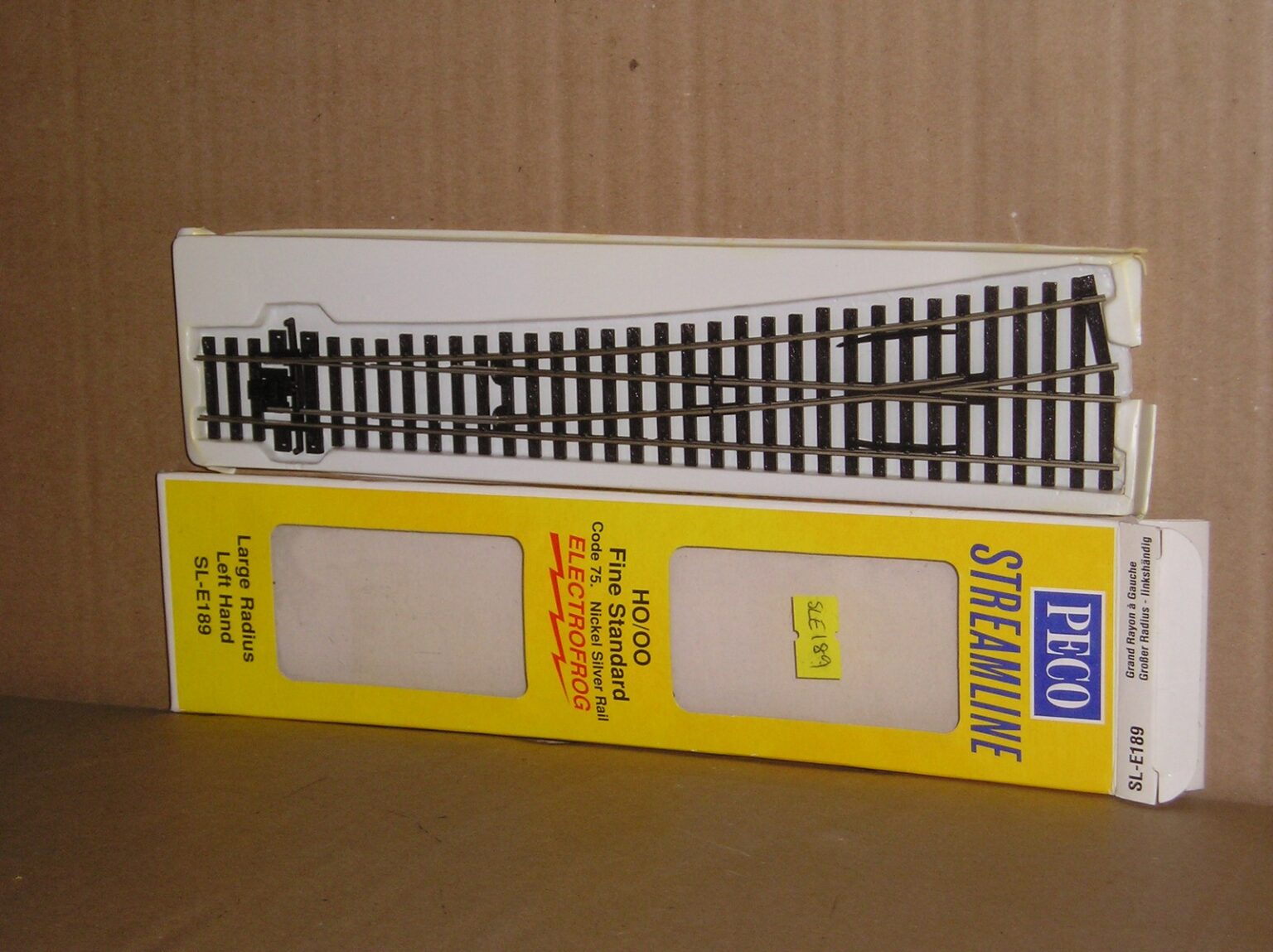 Peco SLE189 boxed “OO” code 75 Electrofrog Large Radius Point left hand used. – Zetland Model ...