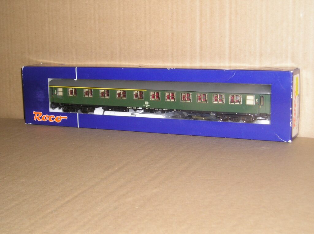 EC0255 Roco 44754 German DB ABm225 1st/2nd class coach green boxed ...